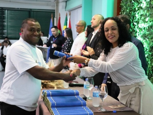 Educação de Jovens e Adultos do SESI/SC completa 25 anos, com 100 mil ...