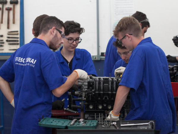 Mais de 21 mil jovens passaram pelos cursos de aprendizagem do SENAI/SC ...